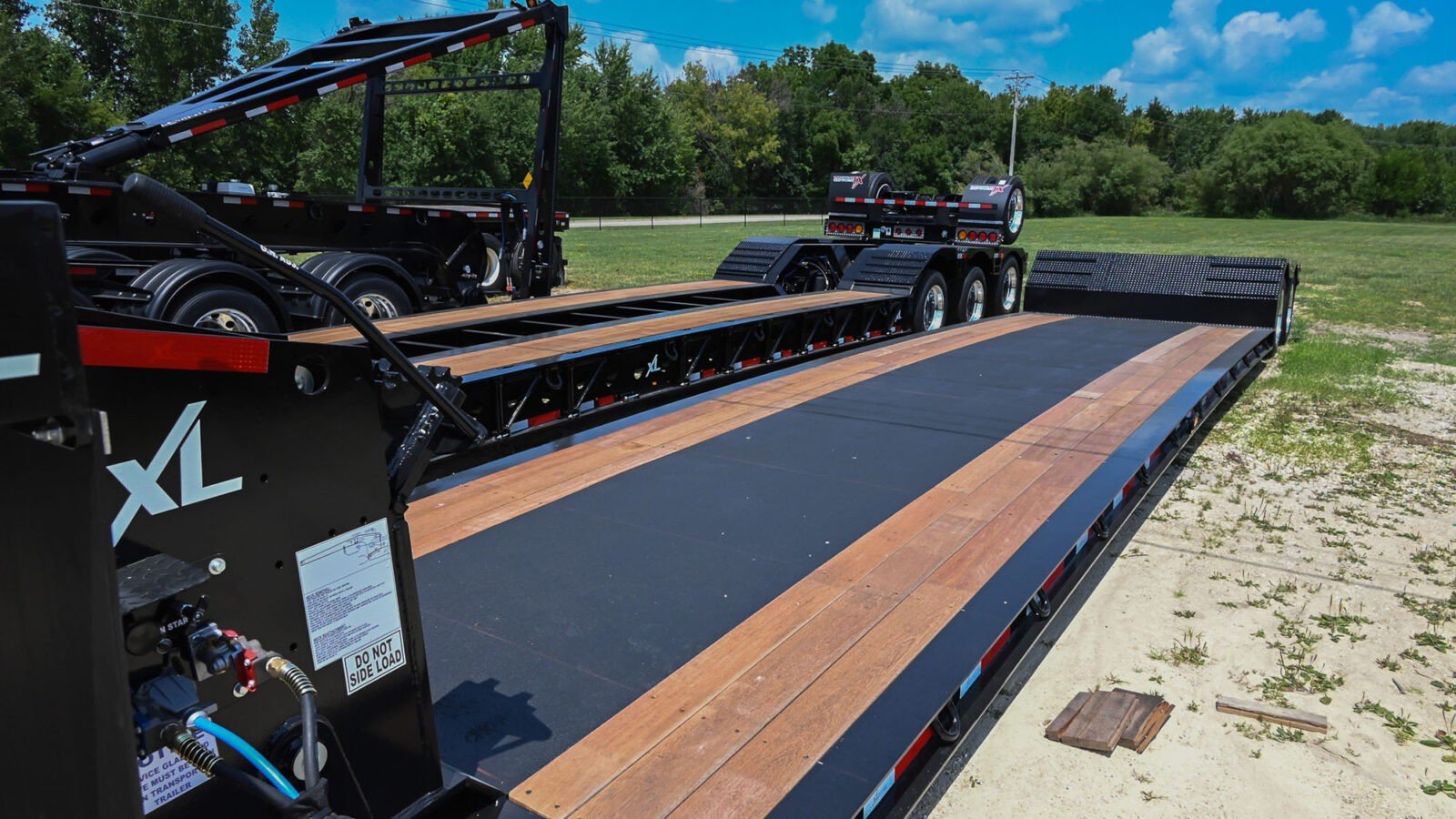 XL Hydraulic Detachable Gooseneck - XL Specialized Trailers