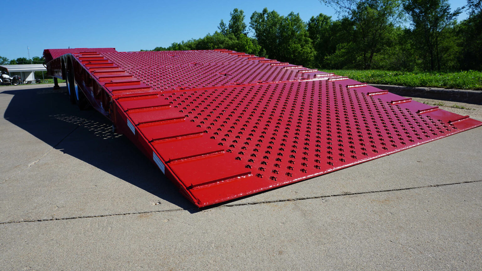 Hydraulic Tail Trailers for Sale | XL Specialized Trailers