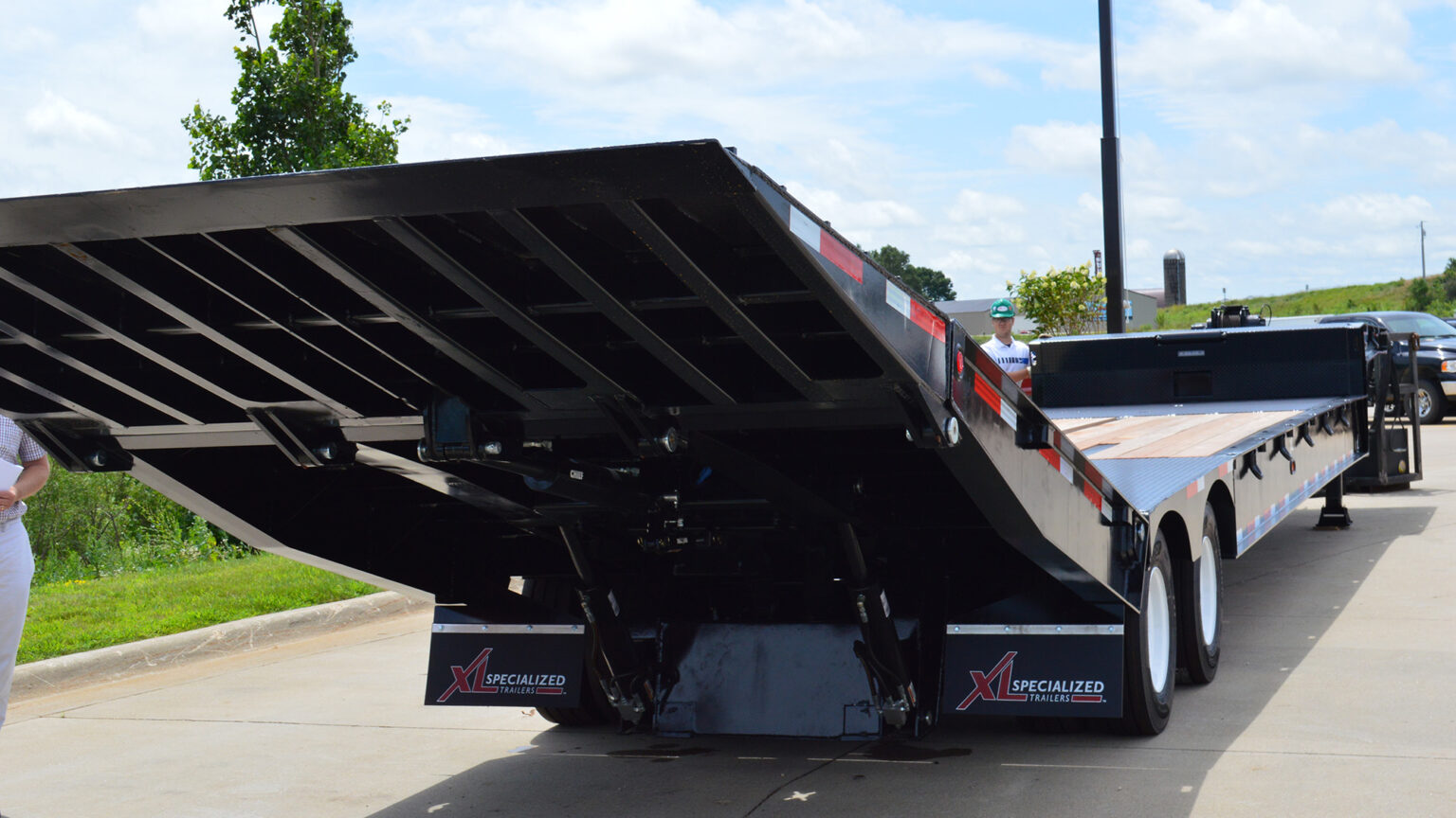 Hydraulic Tail Trailers for Sale | XL Specialized Trailers